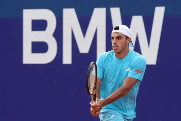 El césped le cae bien: Cerúndolo aterriza en la final de Queen's